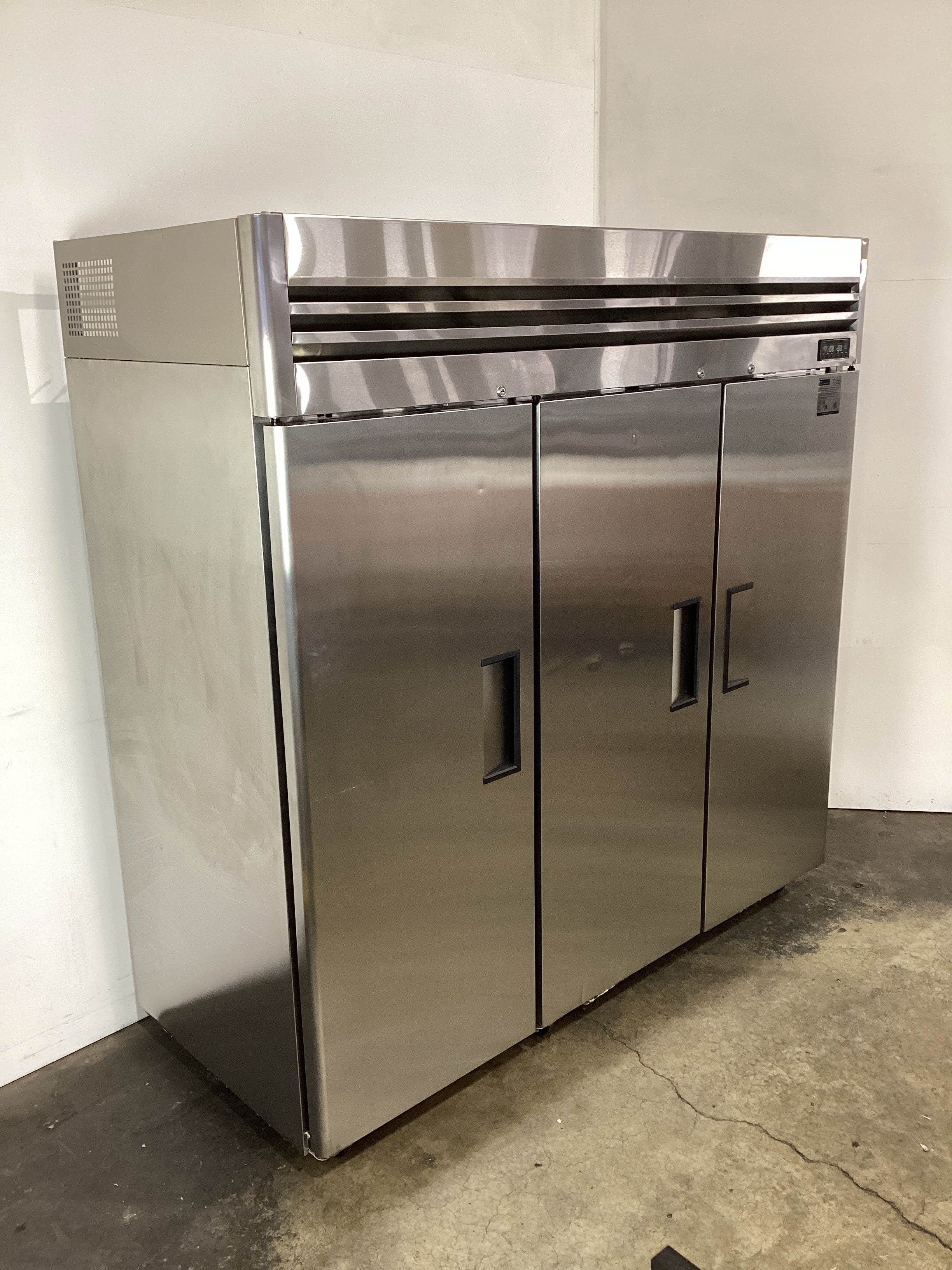 Skipio SRFT65-3 Upright Fridge/Freezer Combo - 833046