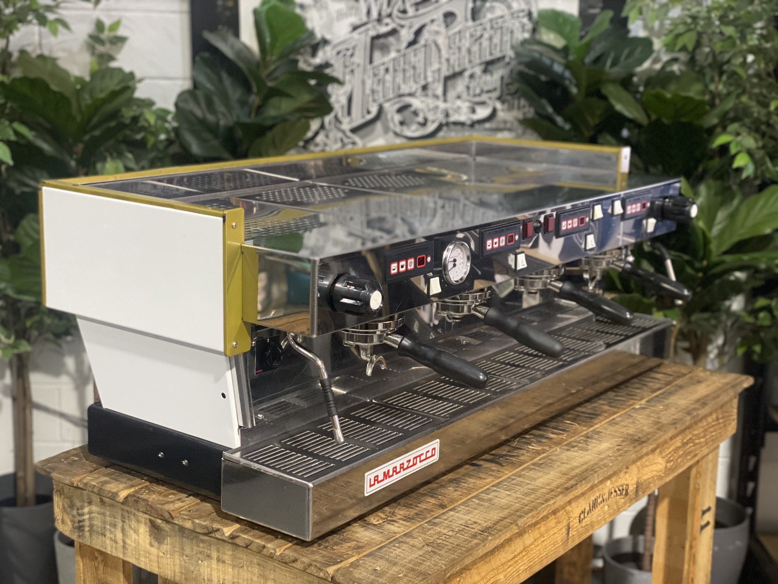 La Marzocco Linea Classic Chrono Touch Pads 4 Group White & Gold Espre